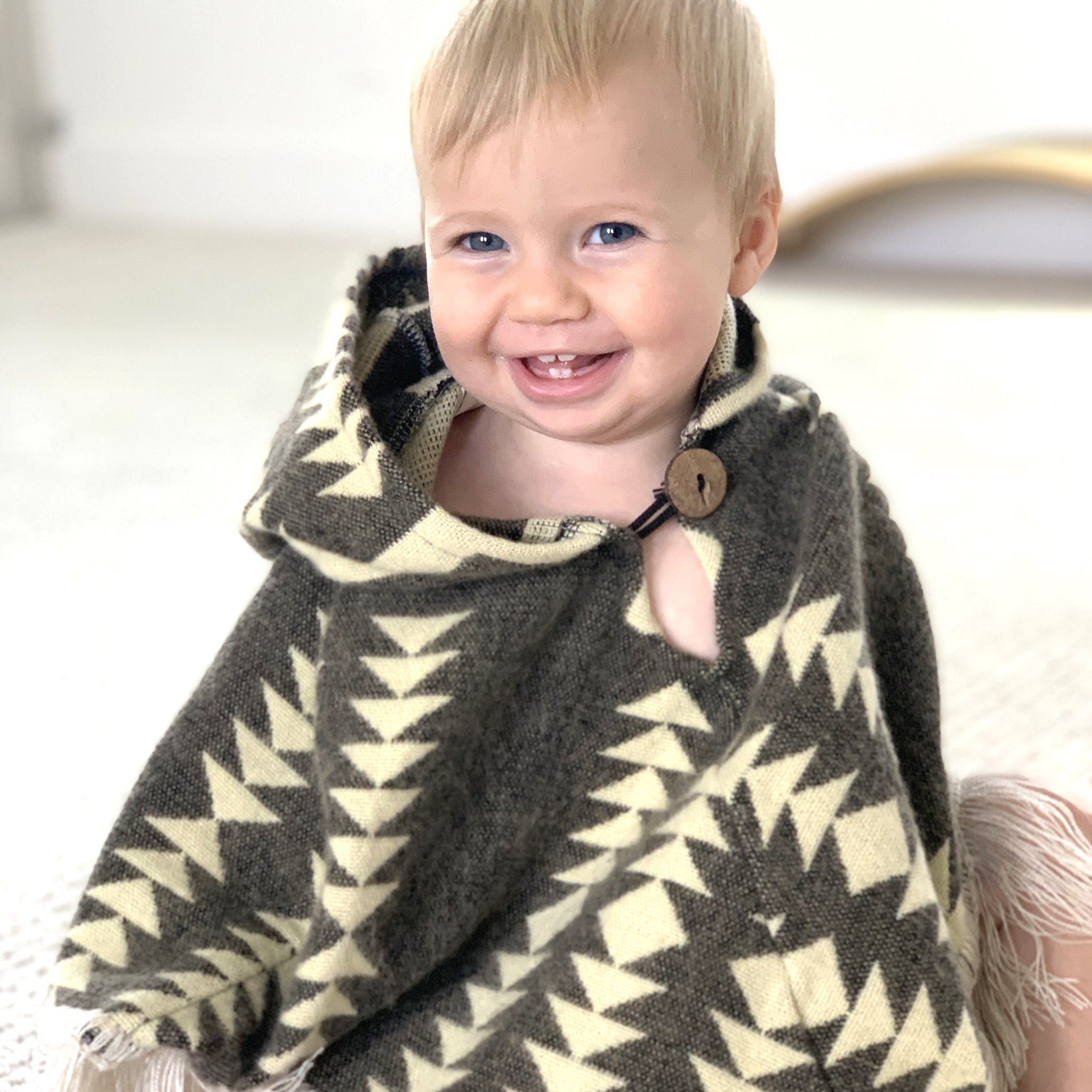 Earth Arrows – The Little Poncho